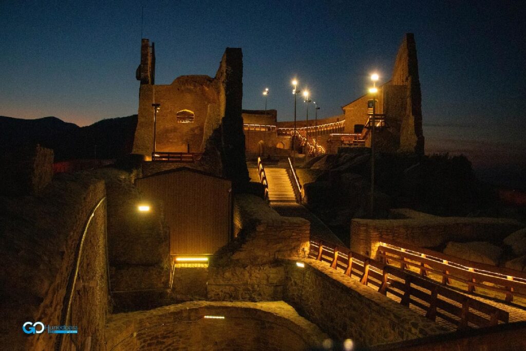 Home | Discover Deva