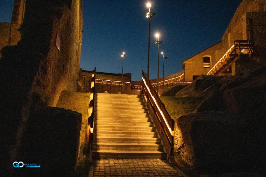 Home | Discover Deva